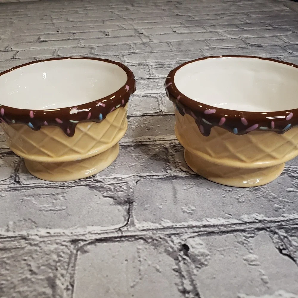 Oneida | Dining | Rare Oneida Set Of 2 Ice Cream Sundae Cone Cups ...